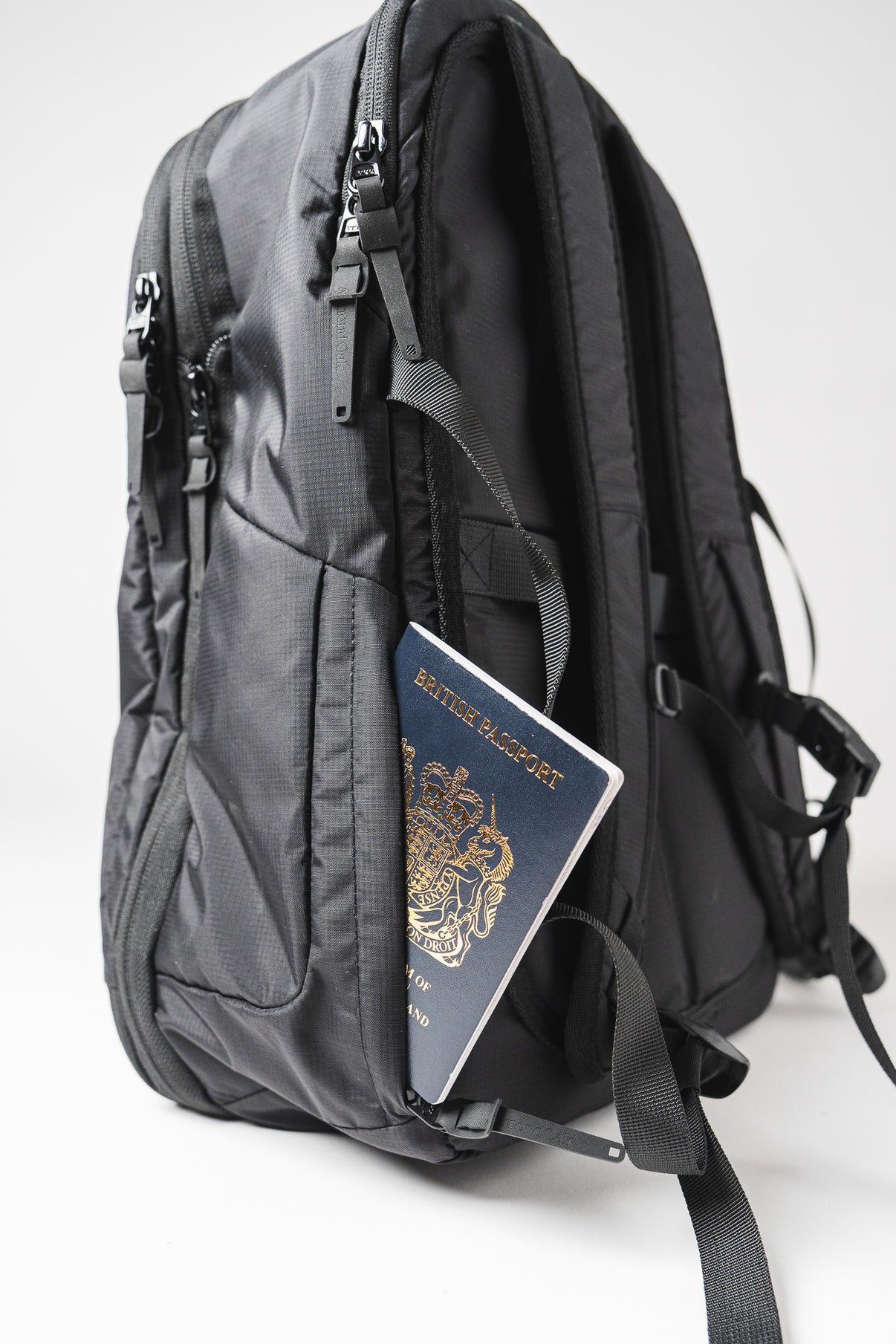 Almond Oak: 25L + 5L Expandable Travel Backpack